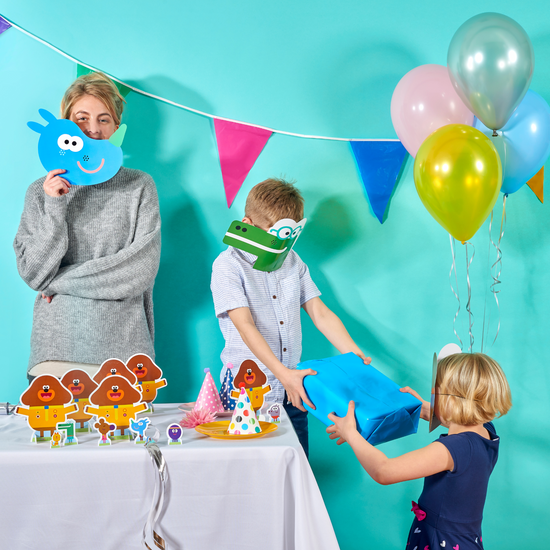Hey Duggee And The Squirrels Table Toppers Party Pack Twelve Cut Outs